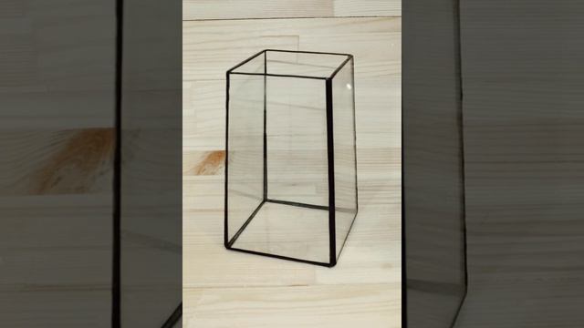 Геометрические вазы из стекла