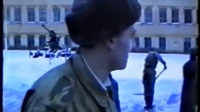 Уборка плаца. 1997 год. 4 батарея. НВЗРКУ-ПВО.