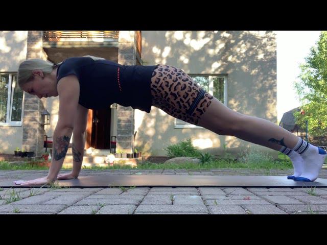 Динамическая планка с хлопком ладонью плеча