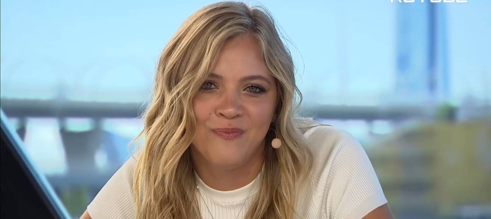 Алина Зинатуллина, основатель агентства Инсайт Люди, в трансляции ко Дню России из Санкт-Петербурга