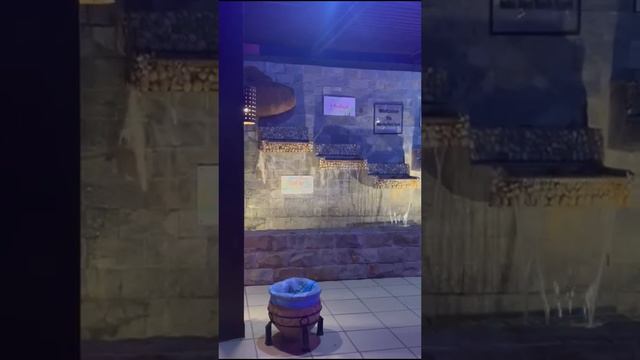 Территория отеля El Karma 4* (Хургада) вечером, сцена для мероприятий, кальянная