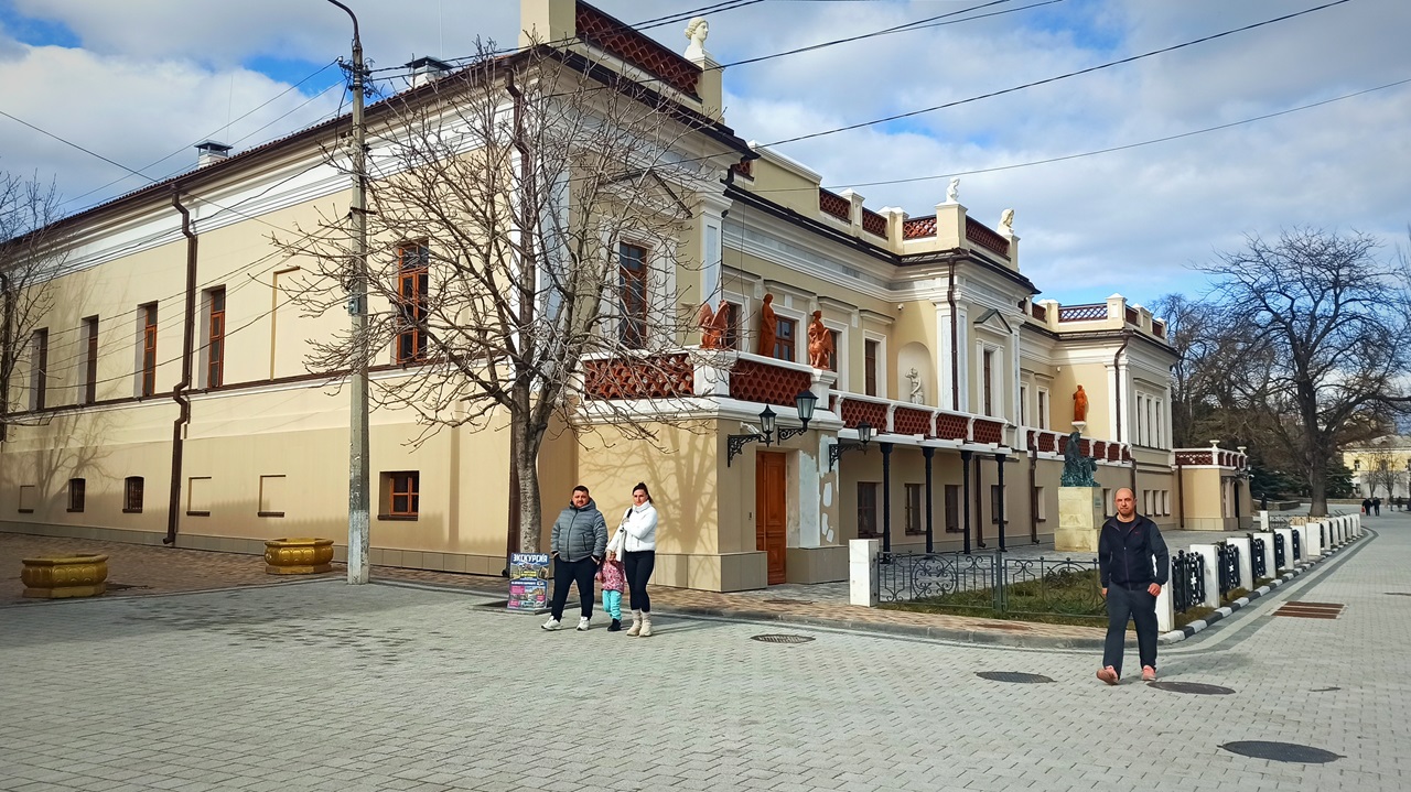 БОГАЕВСКИЙ и ФЕОДОСИЯ: 96-летняя пенсионерка подарила городу памятник!