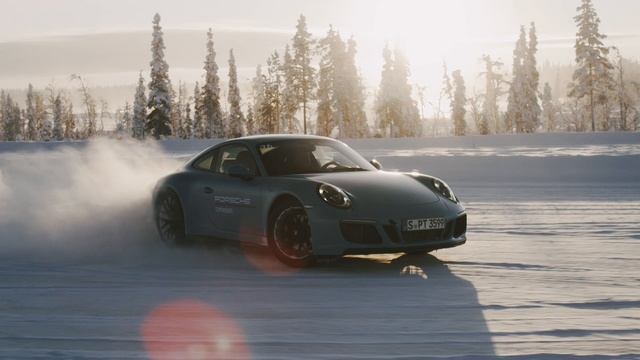 Зарядитесь энергией Porsche на Новый Год вместе с Порше Центр Пермь