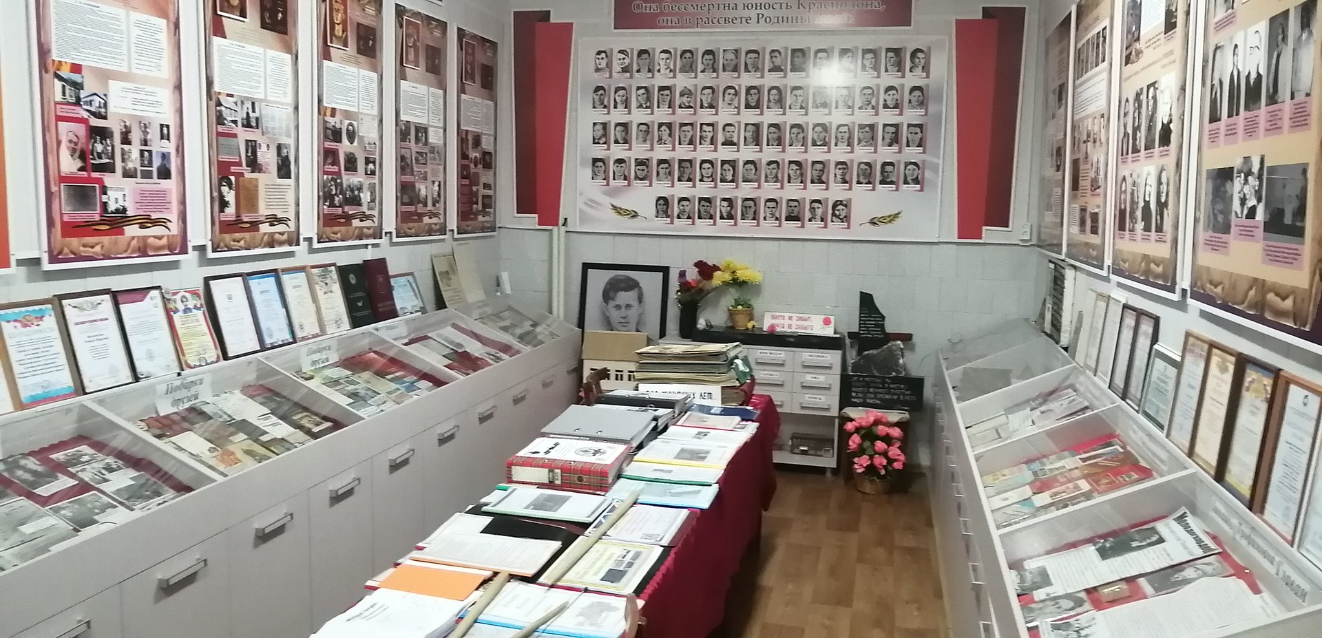 Школьный музей "Молодая гвардия" на День музеев.