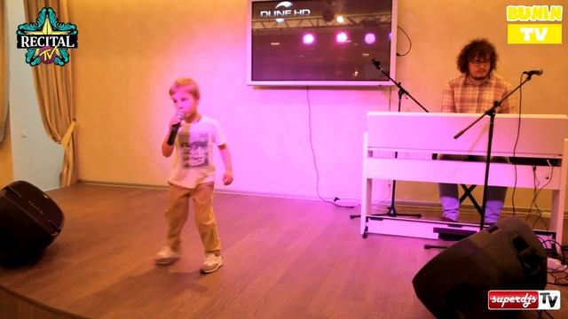 Deni Boom (Денис Бунин) — репетирует Танцуй пока Молодой Live