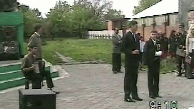 2008.05.09  ПРОРОЧЕСКИЙ Концерт на день победы Александровка 2 - Старинный вальс...Играит гарманист