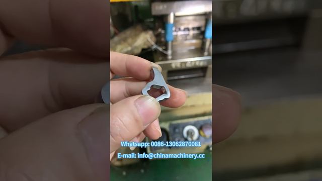 Штамп для тонкой вырубки дверного замка автомобиля