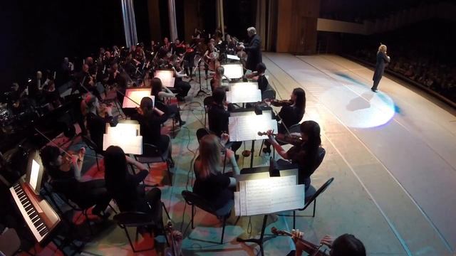 Скрипач-виртуоз Вардан Маркос и красноярский симфонический оркестром под управлением А.Чепурного