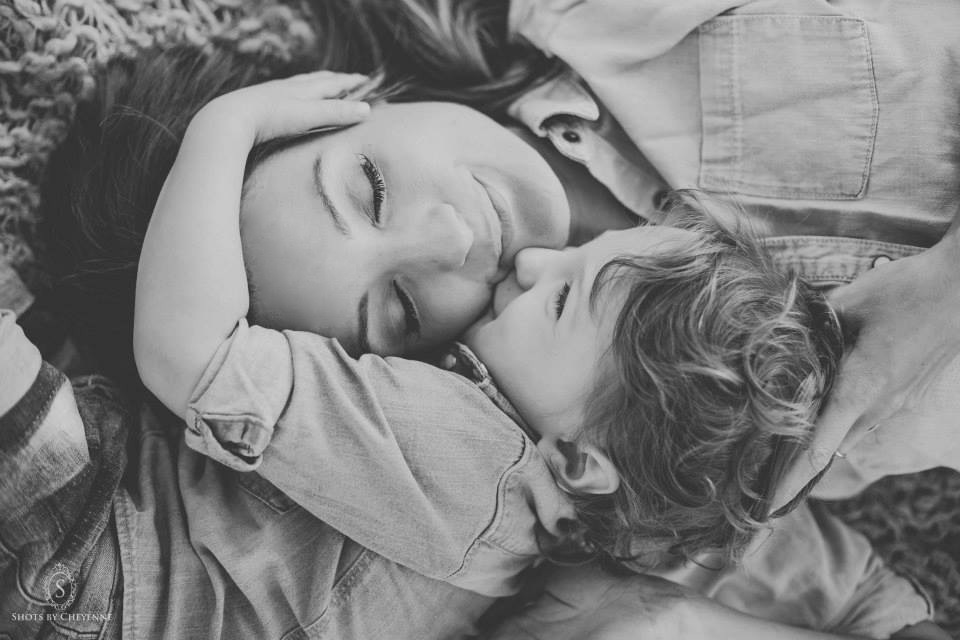 Андрей Буйдин "Детство пахнет мамой" (музыка Андрея Буйдина, слова Ирины Скибиной)