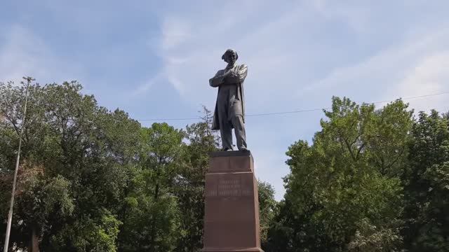 Памятник Чернышевскому. Пешком по Саратову ч.9