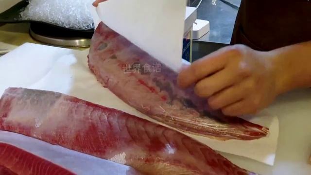 Королевский тунец с прянными соусами. корейская уличная еда