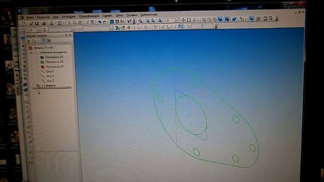 крышка 3д в компас 13. создание детали..mp4