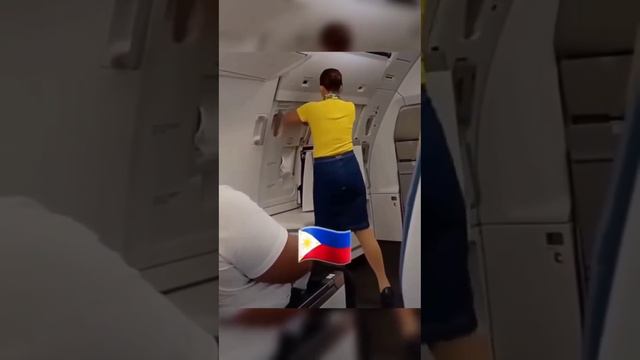 Стюардессы разных стран за работой