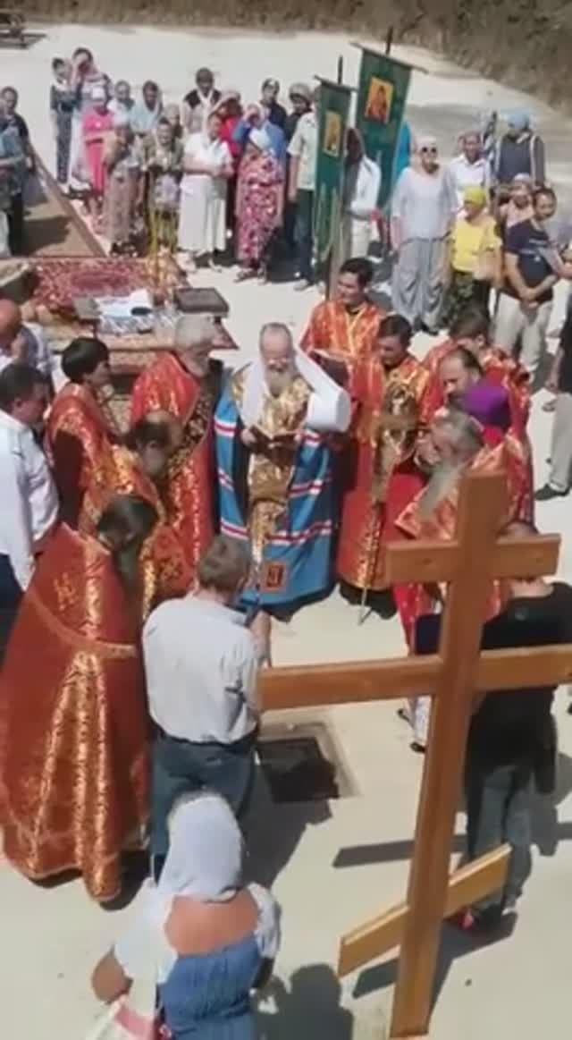 Крестный ход и освящение капсулы с закладной грамотой