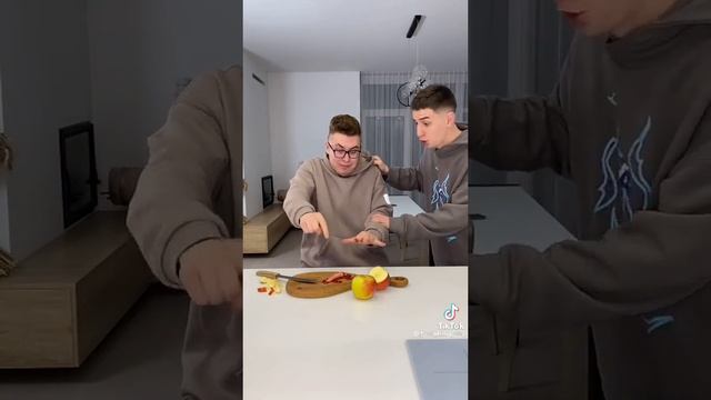 Как Кобяков умеет пугать Глента?