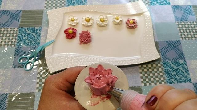 Торт. Цветы из БЗК. Белковый крем. Ромашки, хризантемы, пионы.