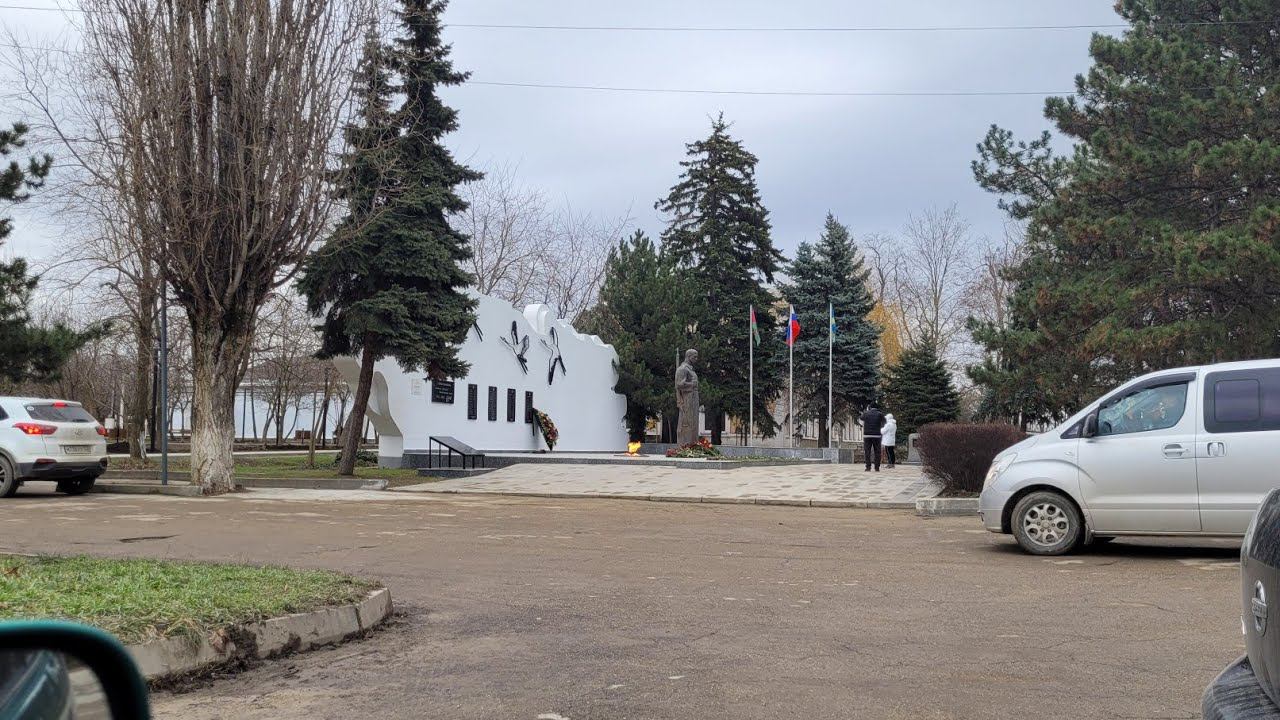 Мемориал Журавли в п. Виноградный