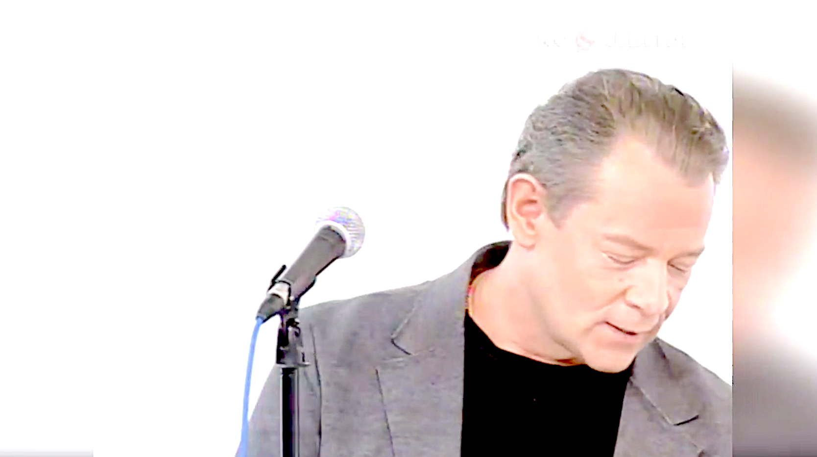 Вадим Казаченко  -  Глаза в Глаза / живое пение