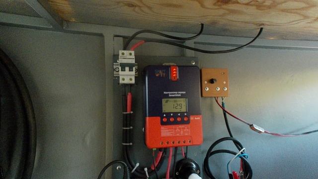 Видеообзор солнечной электростанции и  солнечные панели на надувном пвх катамаране.