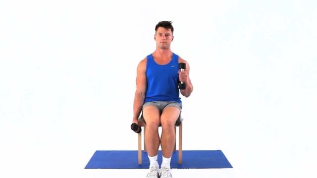 12. Сгибание локтя с гантелью хватом «молоток» стоя или сидя.