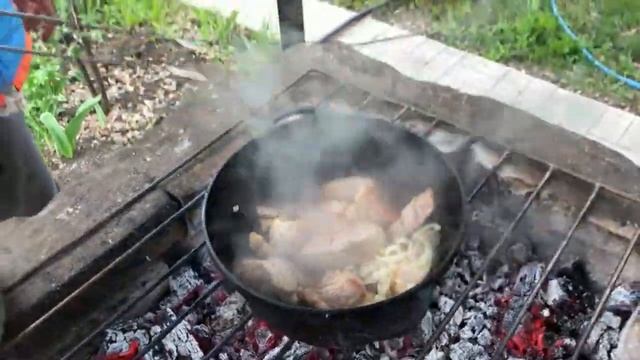 Жаркое, или просто картофель с мясом, в казане на мангале!