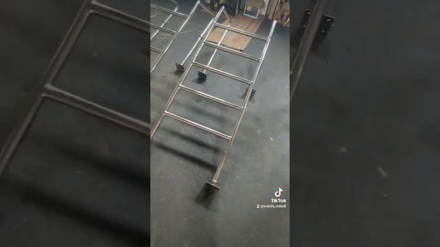 Лестницы из нержавеющей стали для бассейнов I Перила в бассейн I Поручни с лестницей