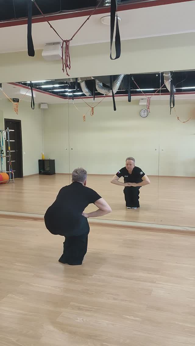 7.	Божественный журавль разминает свои колени