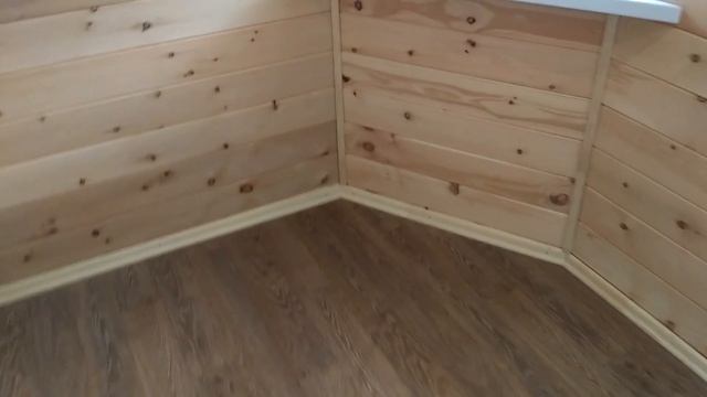 Отделка тамбура имитацией бруса. Кедровая имитация бруса. Обшивка стен прихожей частного дома.
