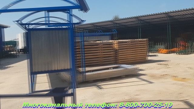 Процесс покраски и обшития павильона для остановок марки ПО