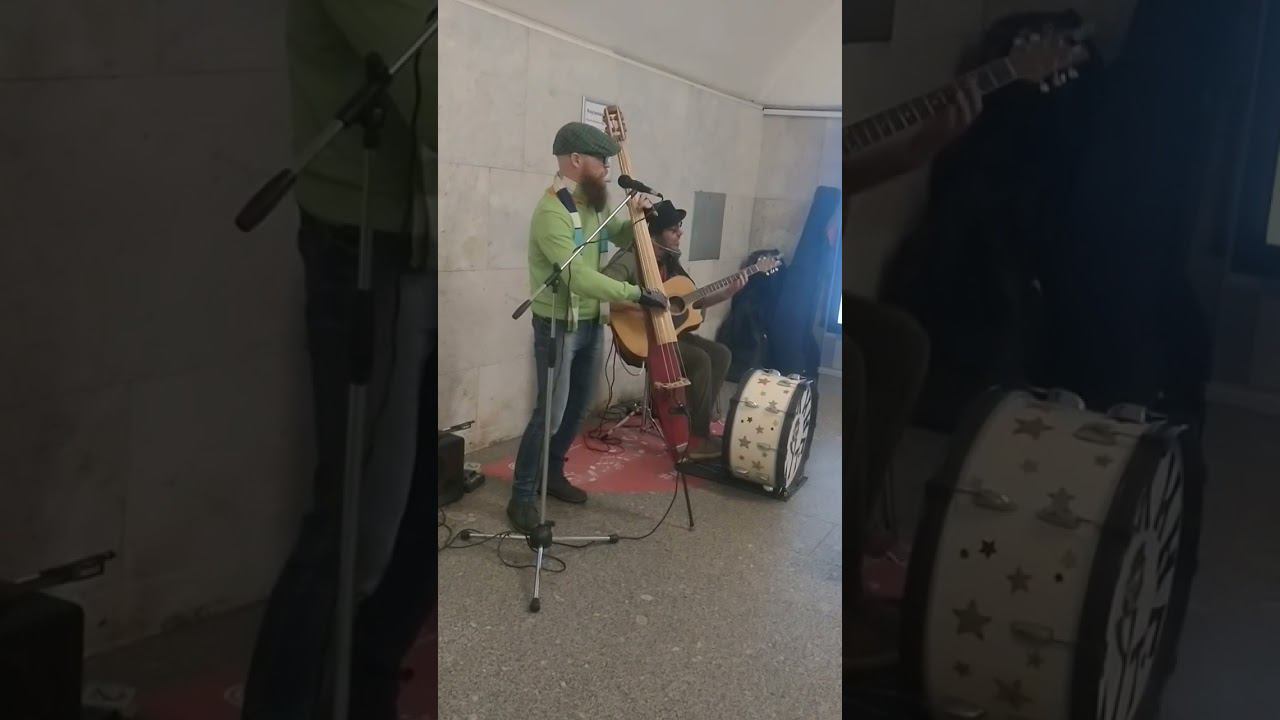 2023.03.16 Москва. Музыка в метро. На станции "Тургеневская".