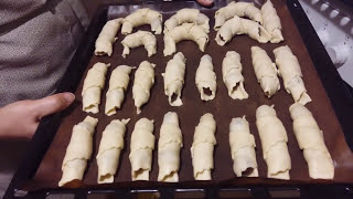 Рогалики с вишней. Простое печенье к чаю