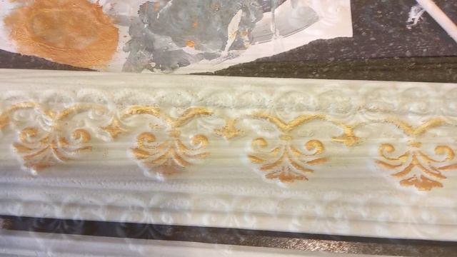 Делаю ремонт. Переделала потолочный плинтус.