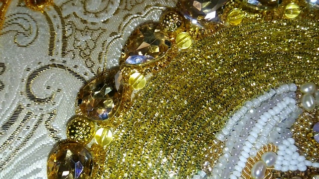 Вышивка бисером. Казанская Божия Матерь вышитая бисером, жемчугом, янтарём и камнями