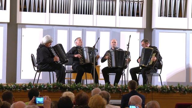 Ежи Петерсбурский – «Синий платочек». В.ГРАЧЕВ, В.КАРТАШОВ, С.ТЮФЯКОВ (баяны), Б.АРОН (аккордеон)