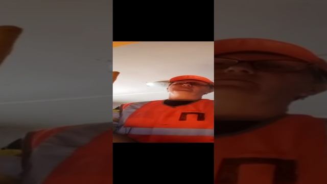 свернутый желтый флаг пропуск с установленной скоростью