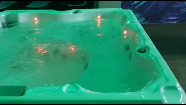 СПА бассейн Jacuzzi J-235 в процессе работы