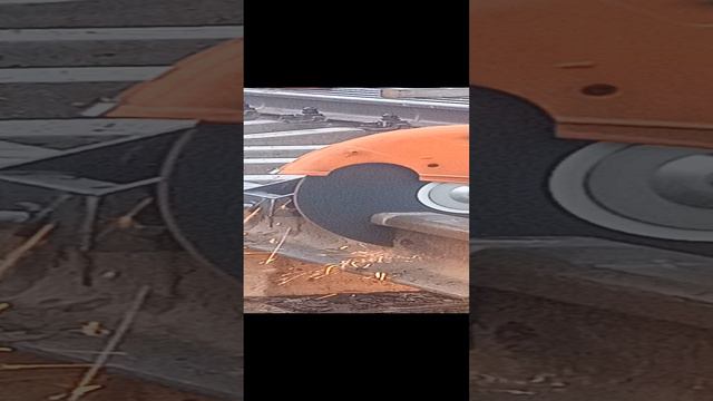 резка рельсов.mp4