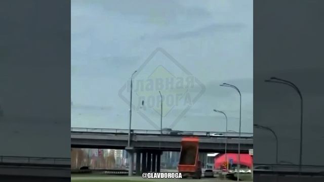 на дороге и так бывает.