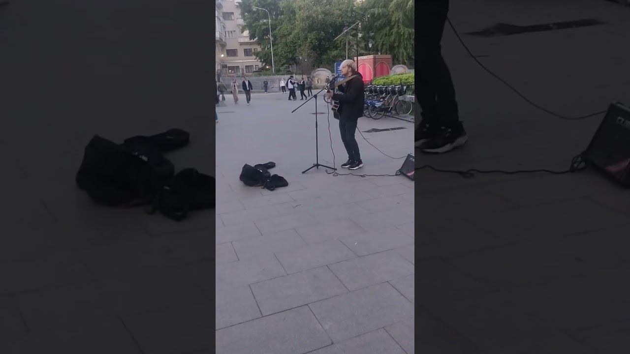 2023.05.28 Москва.  Музыка в метро. У станции Бауманская