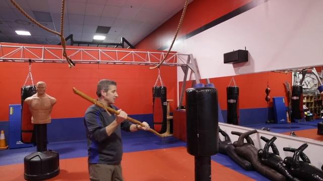 Как использовать трость для самообороны.mp4