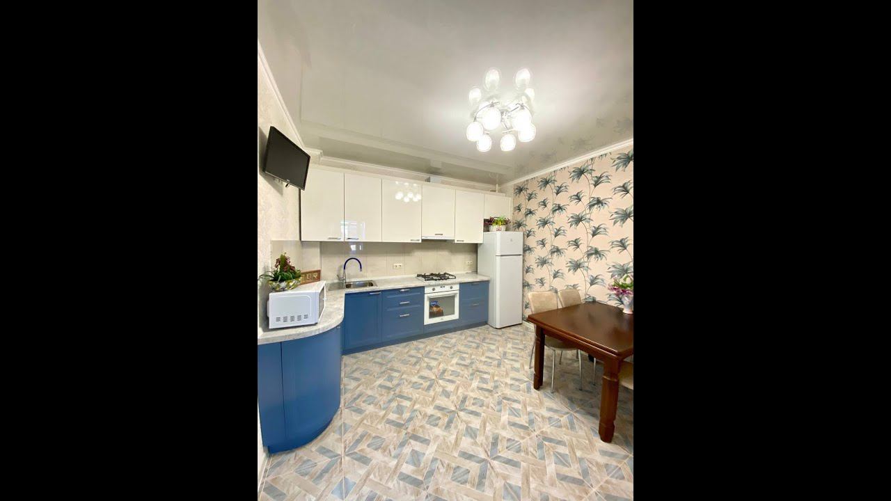 Цена квартиры в Геленджике 19.5 млн.р. на улице Курзальной на пересечении с улицей Колхозной.