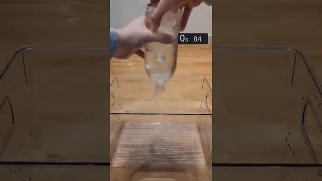 Как вылить воду из бутылки быстро