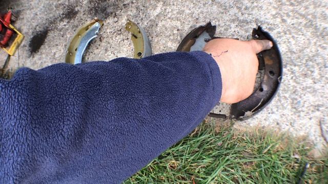 Замена задних колодок VW POLO