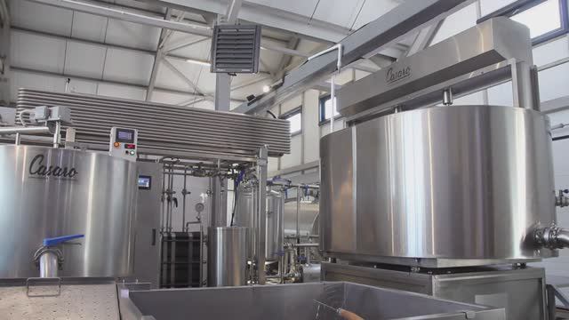 Один день на сыроварне Свободный труд. Варим Дмитровский сыр с лавандой.