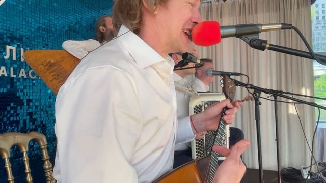 Белый теплоход