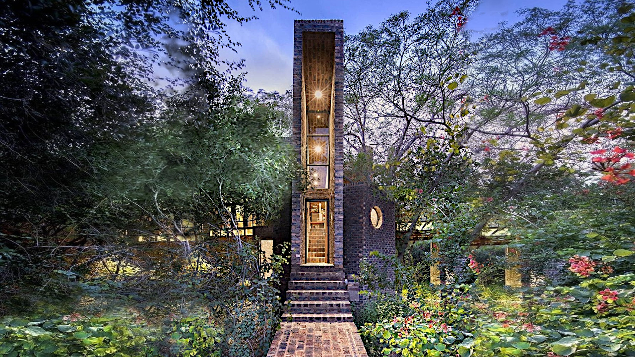 Необычный Очень узкий дом в ЮАР