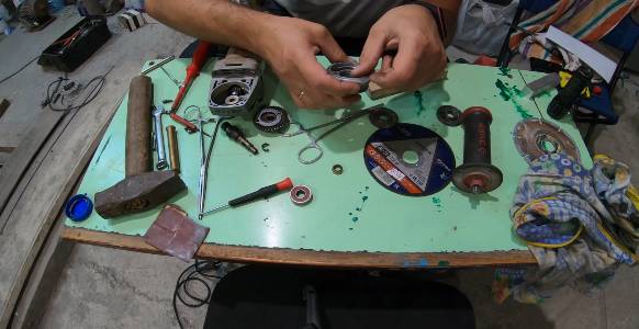 Устраняю люфт диска болгарки. Ремонт болгарки ЗУБР (Видео 4K).