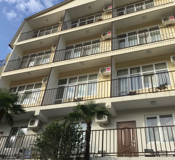 Жилье в Сочи снять посуточно. Недорогой отдых в центре Сочи. "Пионер" гостевой дом в Сочи