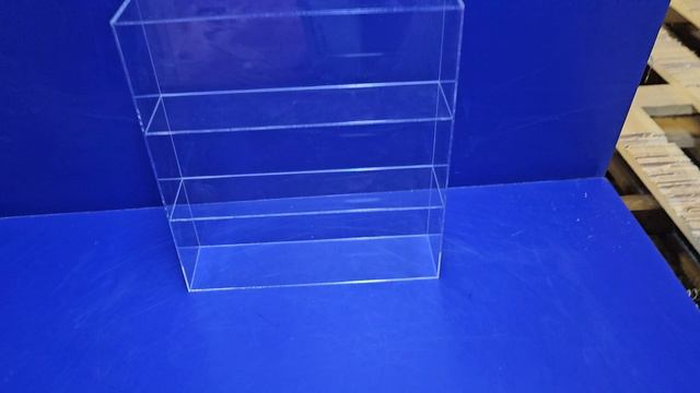 Витрина из оргстекла торговая. Производство изделий из оргстекла под индивидуальный заказ.