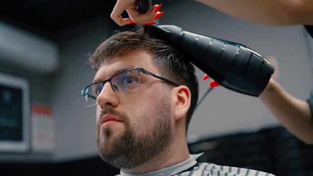 Актёры фильма "Майор Гром" стригутся у лучших барберов страны в  TOPGUN